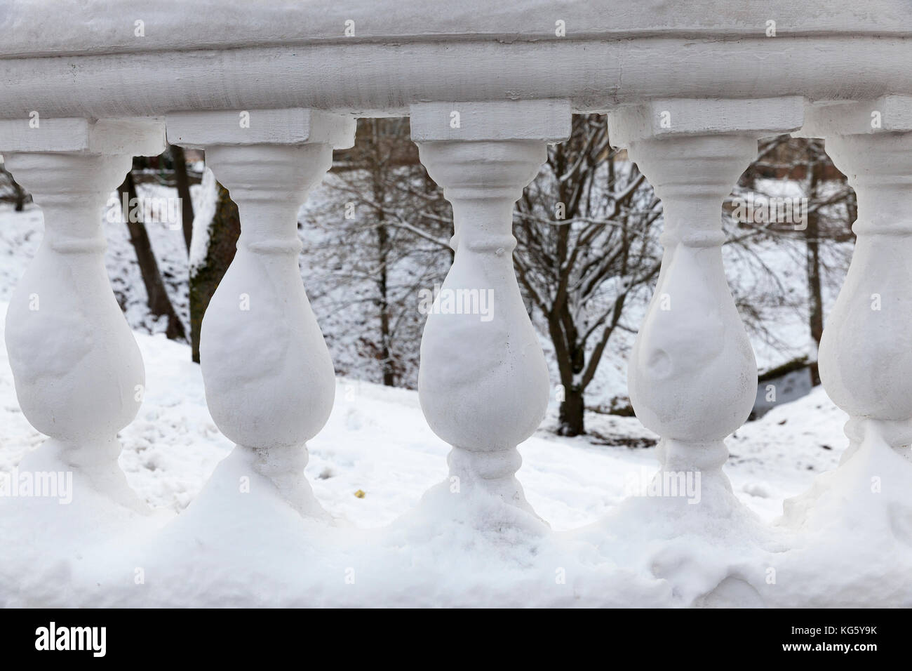 Parapet building hi-res stock photography and images - Alamy