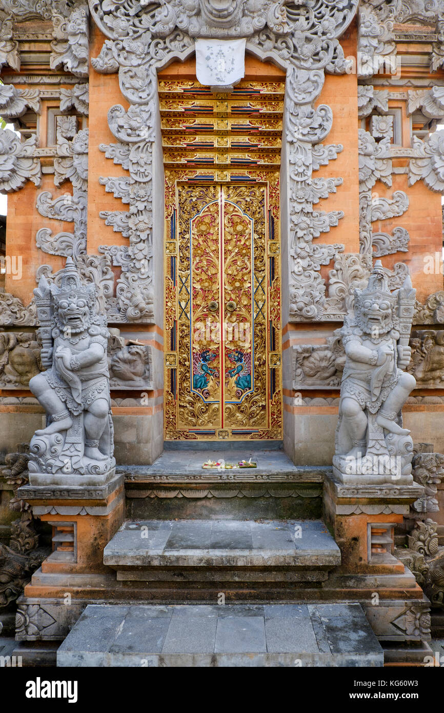 Pair of balinese carvings hi-res stock photography and images - Alamy