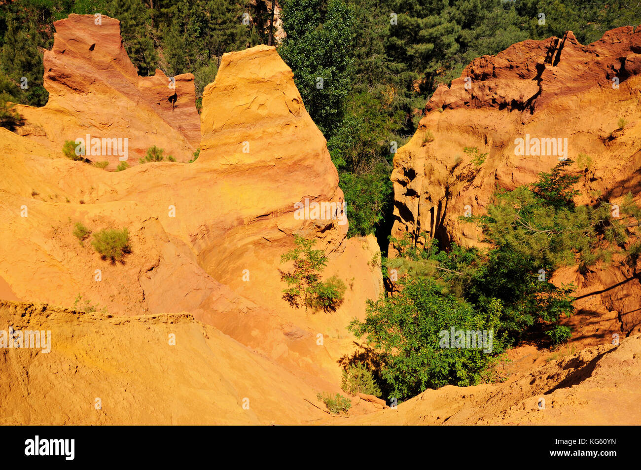 Ochre quarry in the forest, Roussillon, Luberon, Provence, France Stock ...