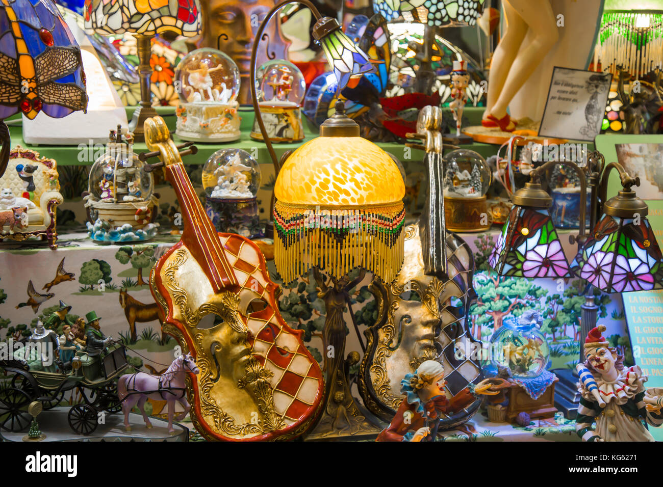 Knick knacks collection hi-res stock photography and images - Alamy