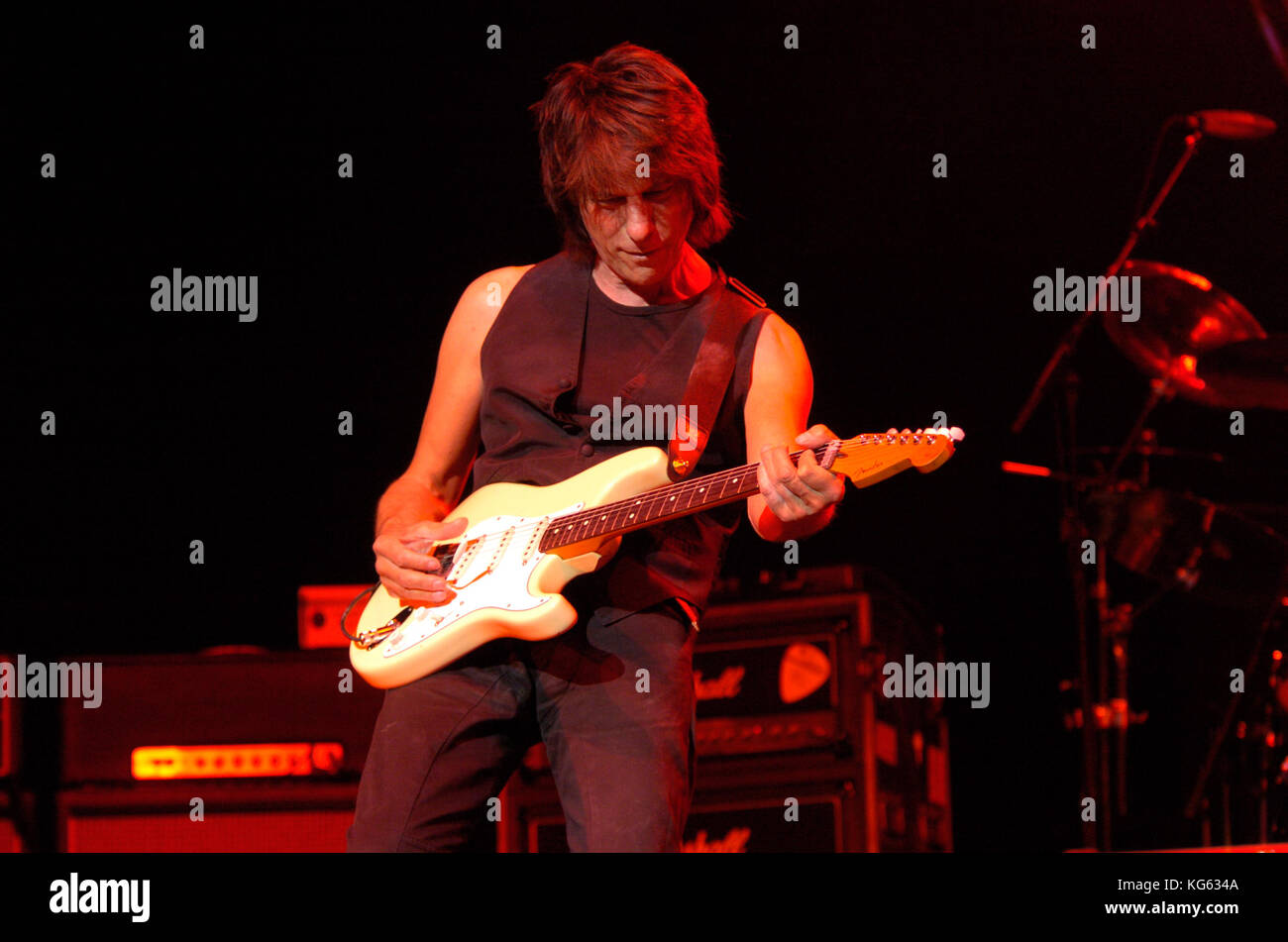 Jeff Beck in concert, London England UK 2004 Stock Photo - Alamy