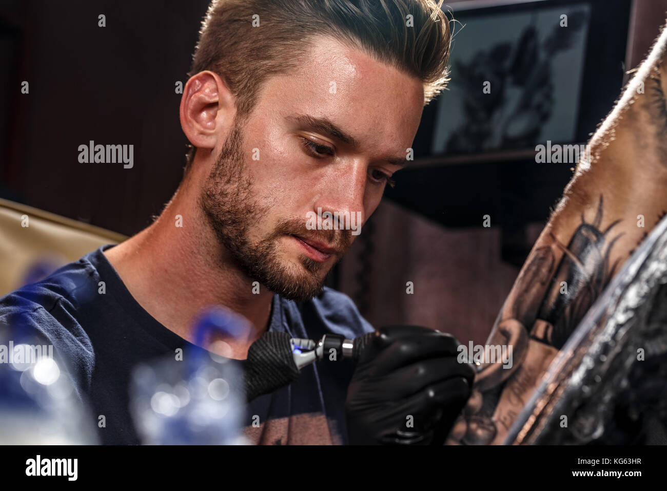 Professional artist hi-res stock photography and images - Alamy