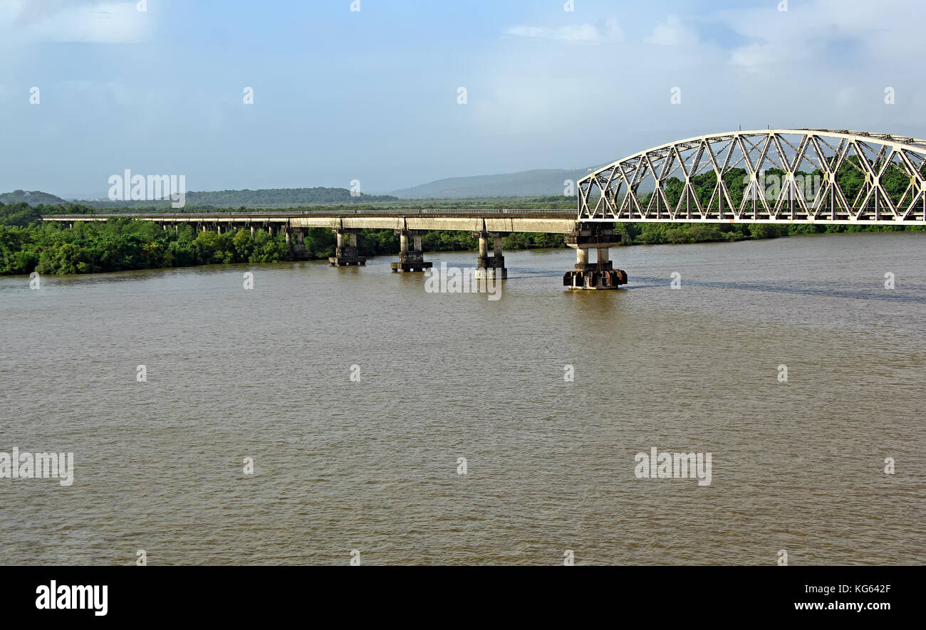 Zuari bridge hi-res stock photography and images - Alamy