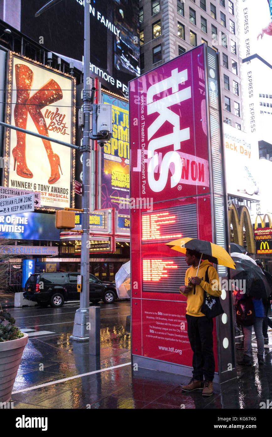 Times square in rain hi-res stock photography and images - Alamy