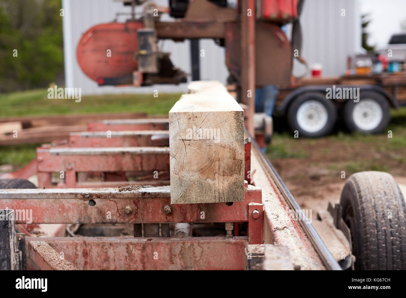 Portable saw mill milling timber hi-res stock photography and images ...