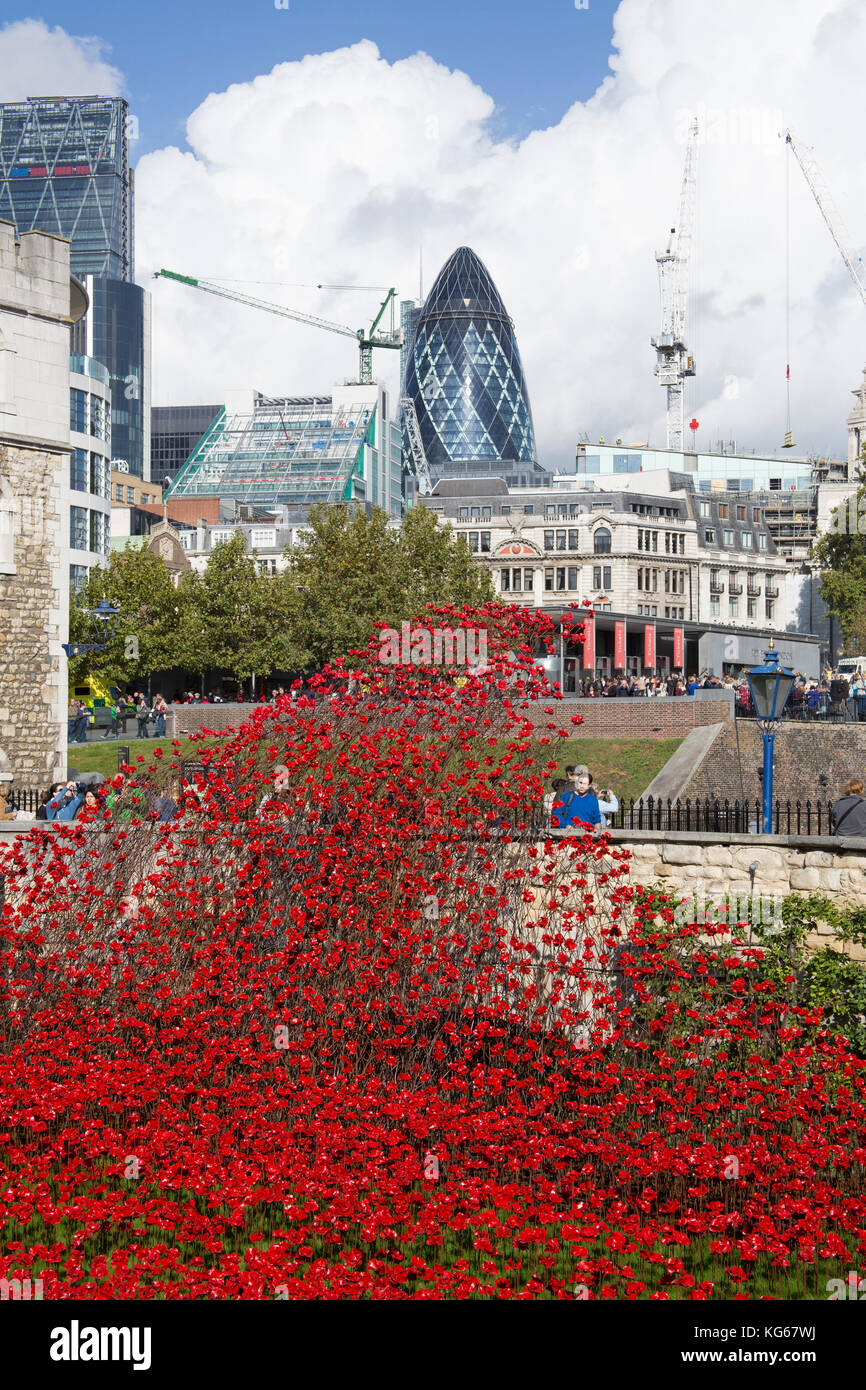 Display of ceramic poppies in the moat of the Tower of London ...
