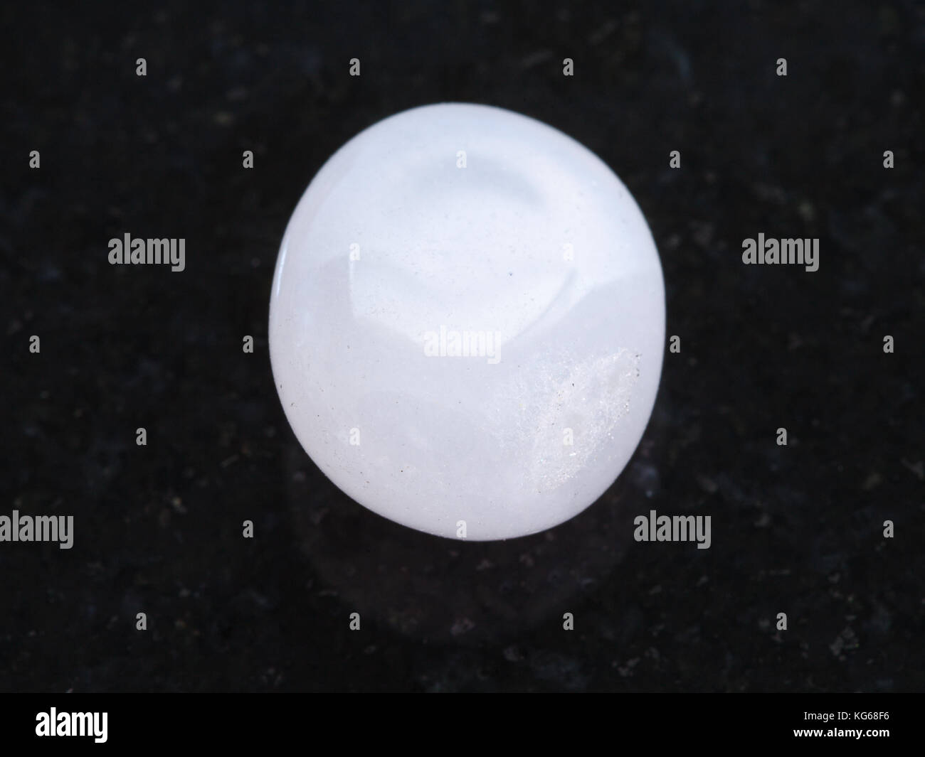 Milky quartz hi-res stock photography and images - Alamy