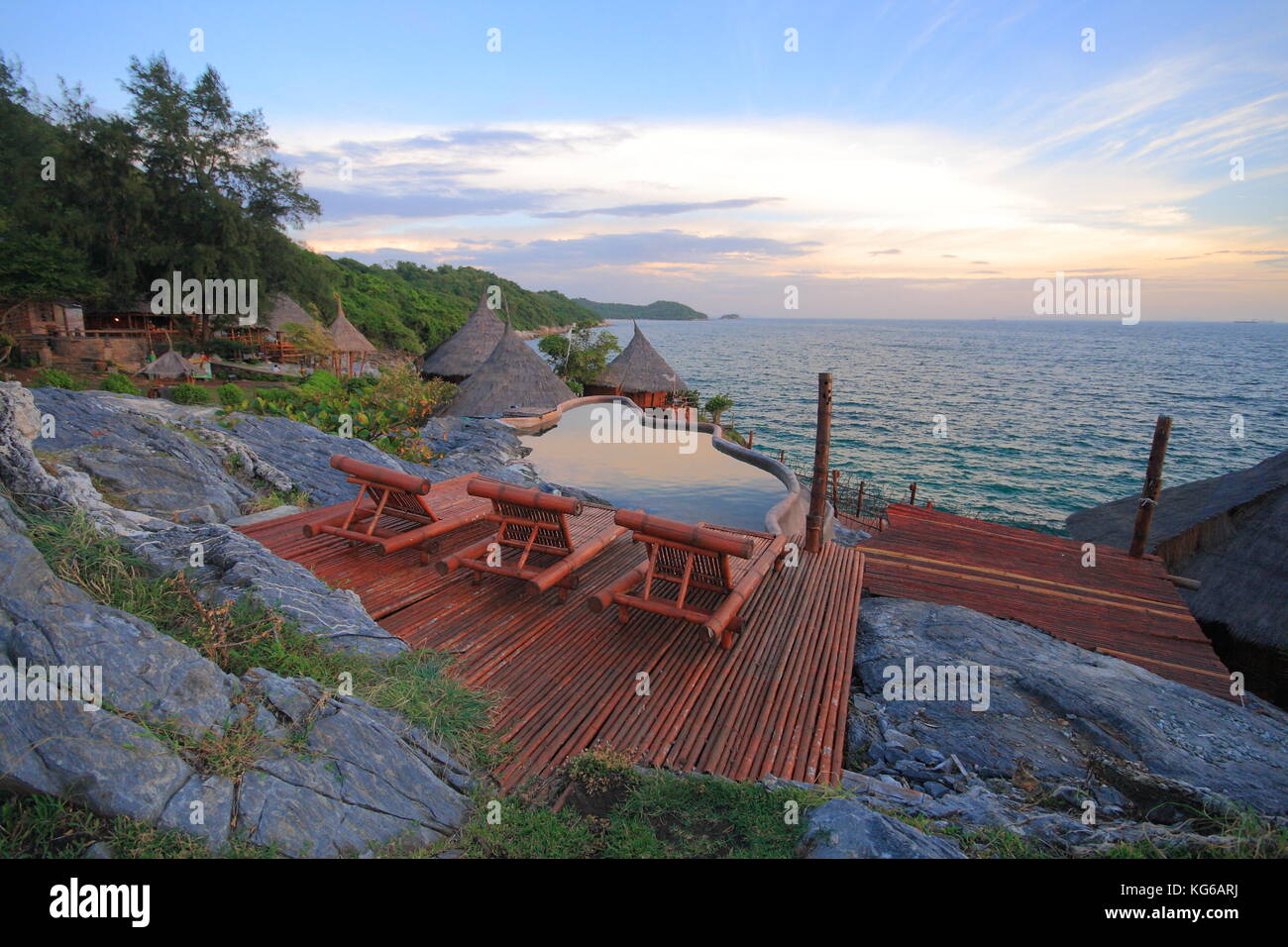 cliff edge swimming pool and day beds Stock Photo - Alamy