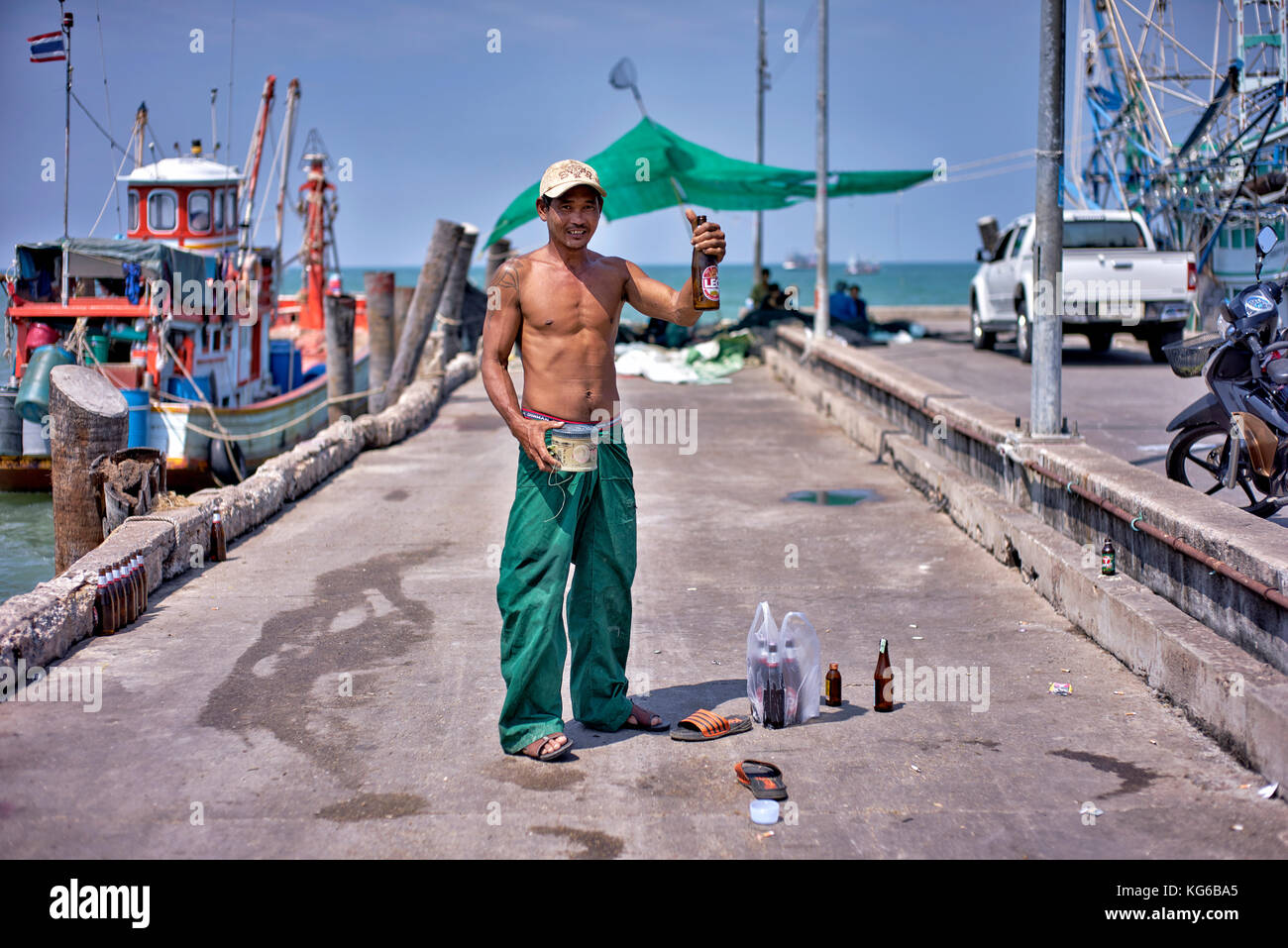Thailand fisherman, dock worker, shirtless man Stock Photo - Alamy
