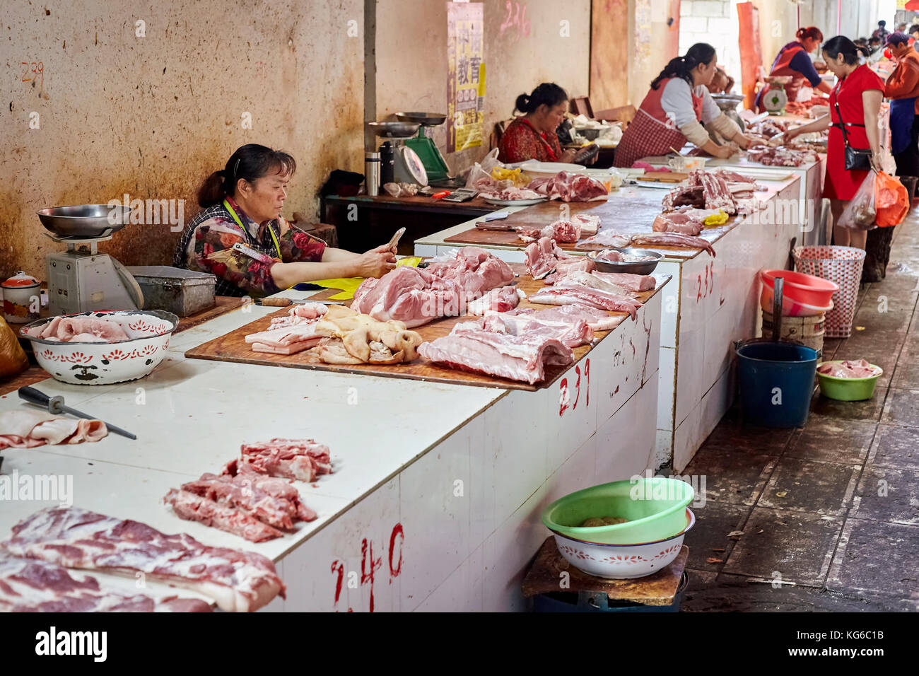 China butcher hi-res stock photography and images - Alamy