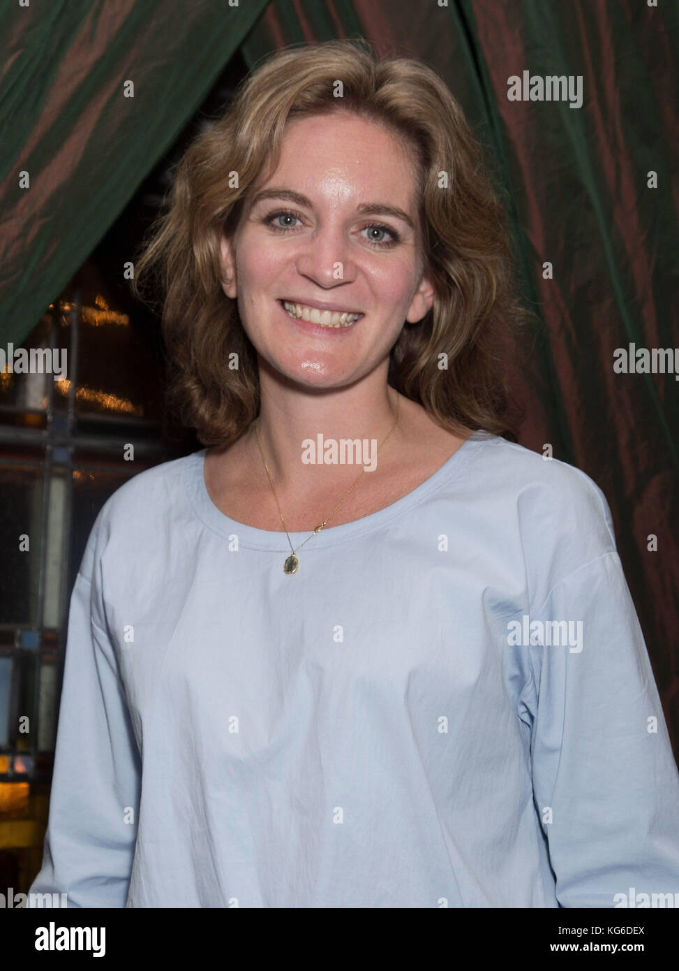 Felicity blunt emily blunt hi-res stock photography and images - Alamy