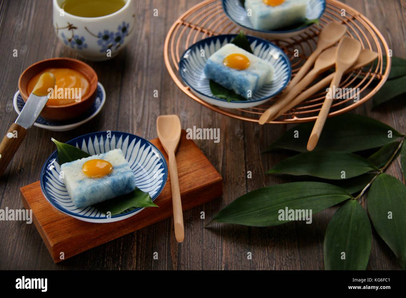 Pulut Tai Tai or Pulut Tekan, the Peranakan Blue and White Glutinous ...