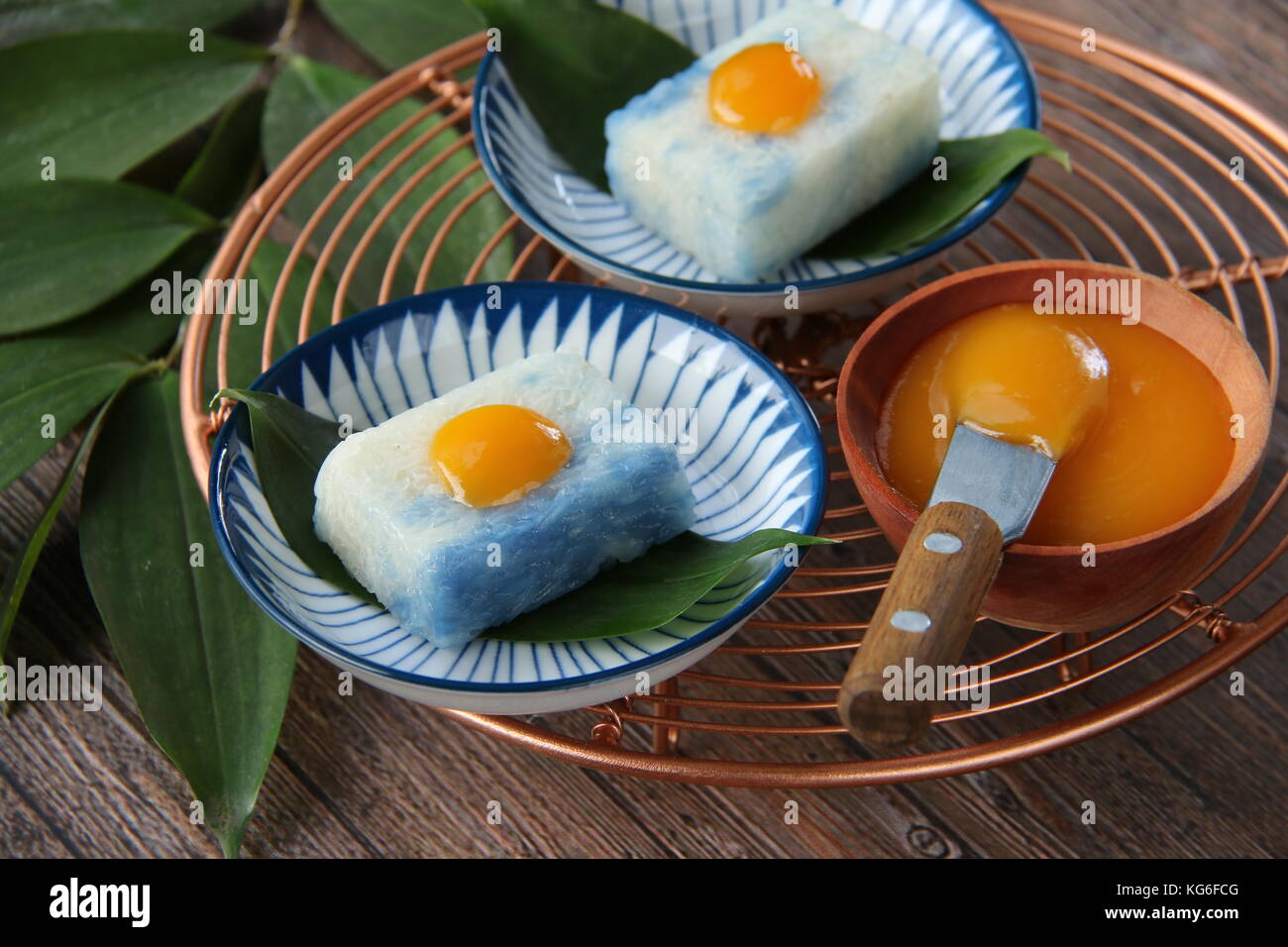 Pulut Tai Tai or Pulut Tekan, the Peranakan Blue and White Glutinous ...