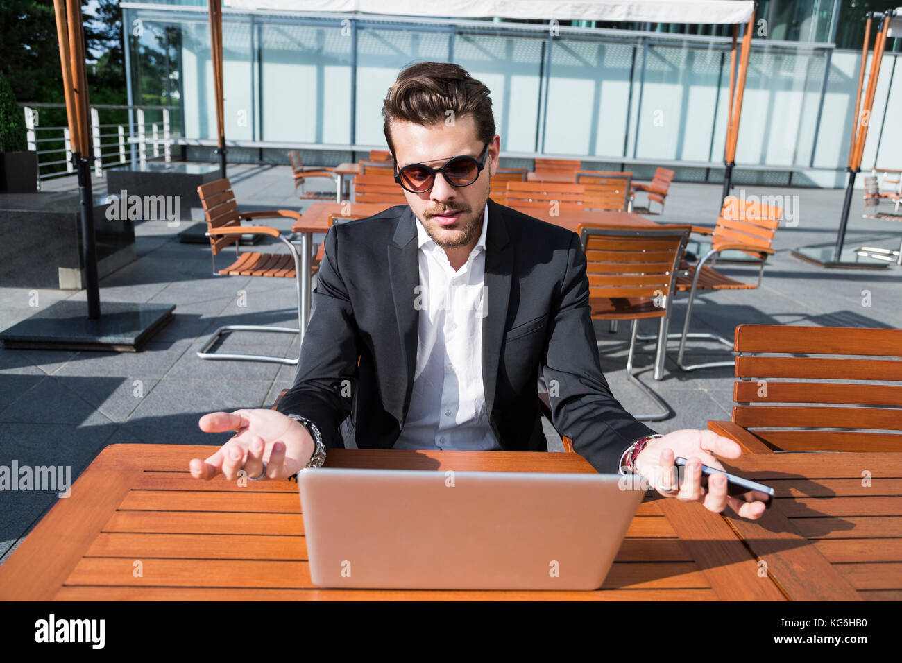 Restaurant manager angry hi-res stock photography and images - Alamy