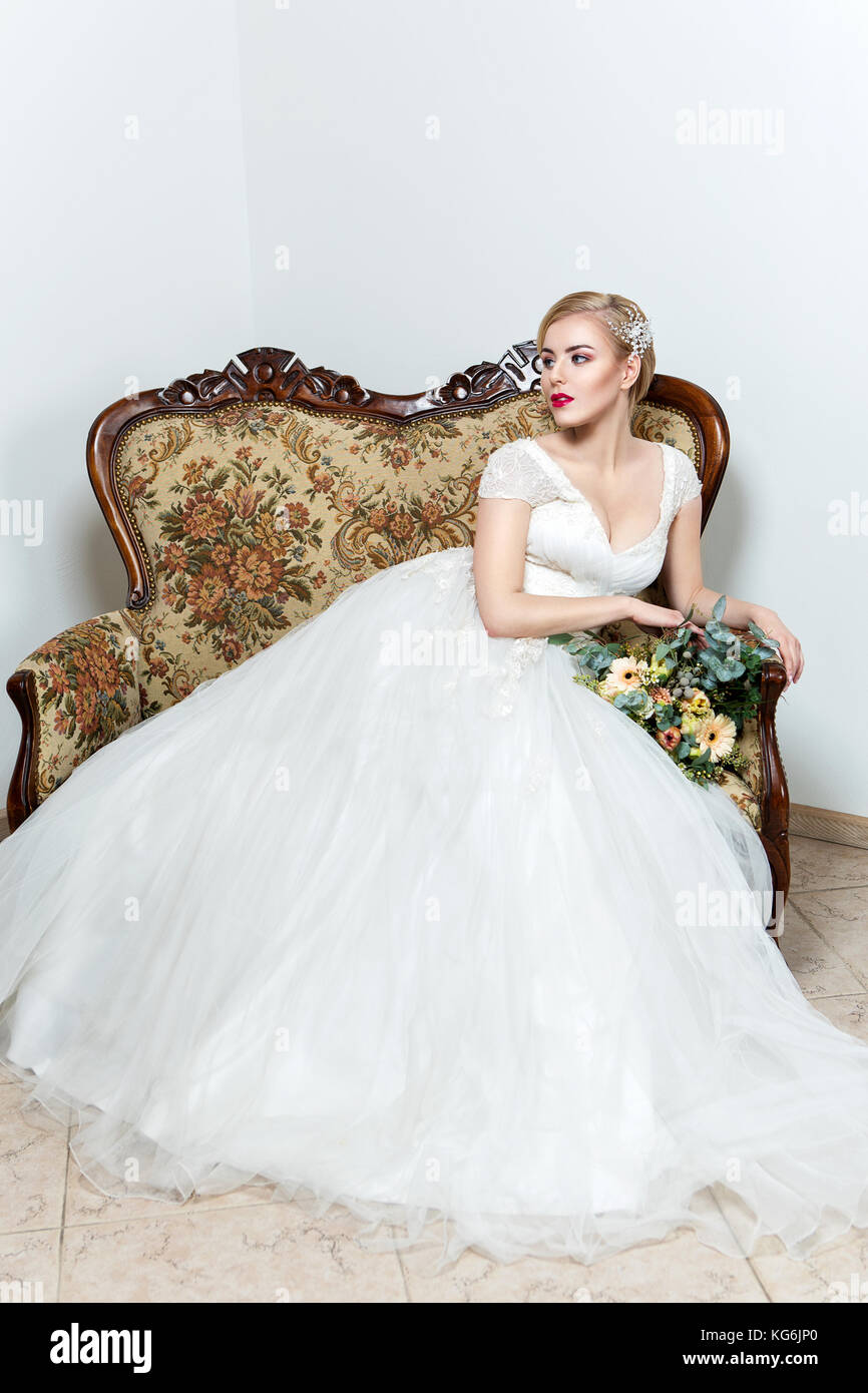 beautiful girl in wedding gown Stock Photo - Alamy