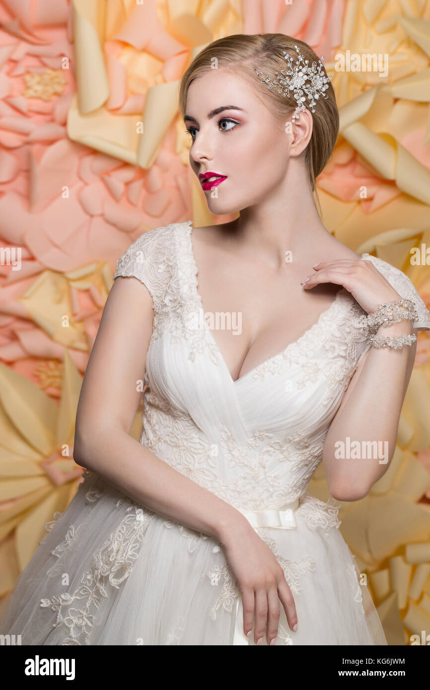beautiful girl in wedding gown Stock Photo - Alamy