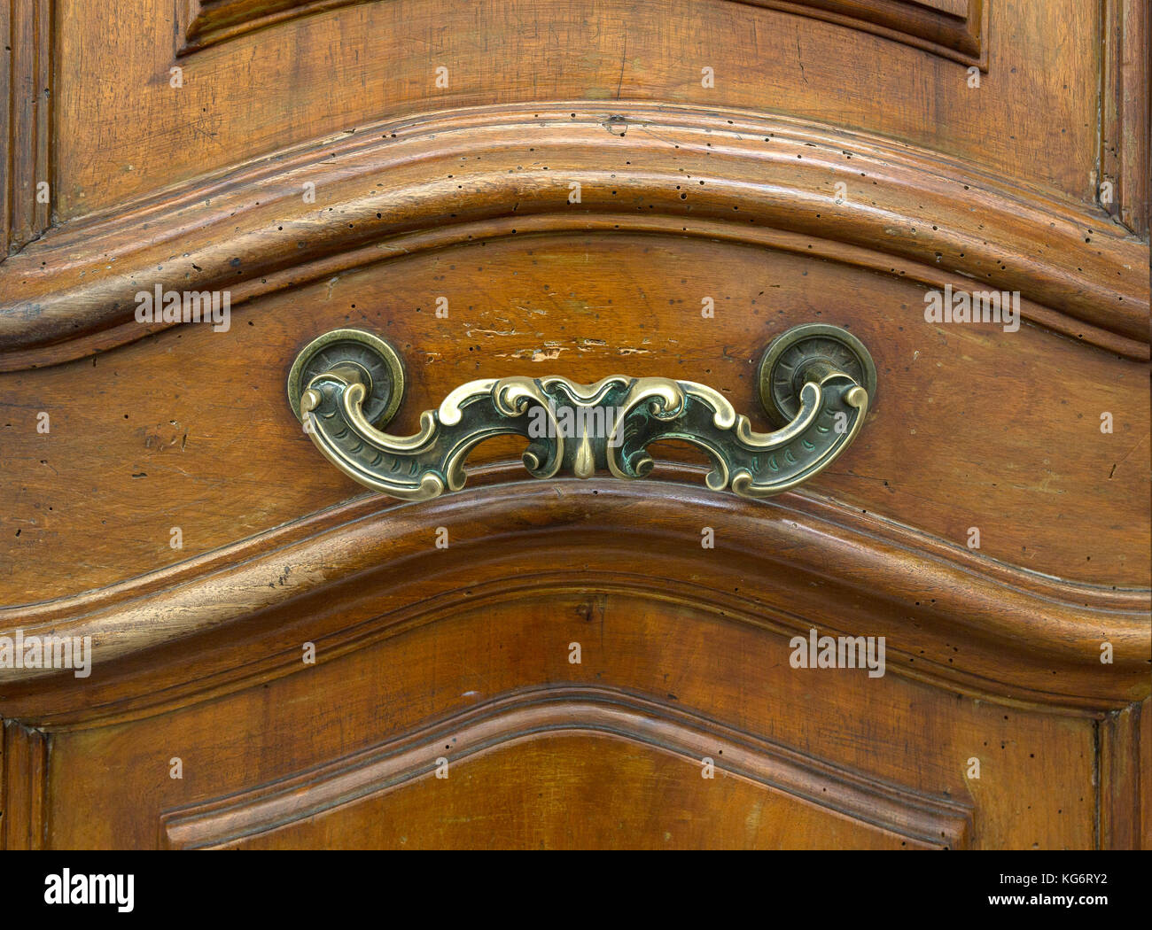 Vintage gate latch on the wooden door Stock Photo - Alamy