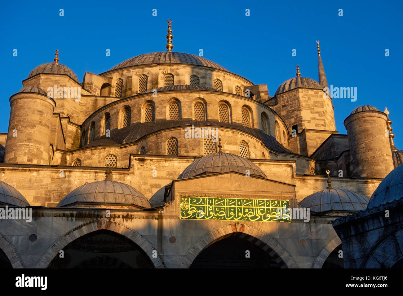 Exterior view of the Sultan Ahmed Mosque (Blue Mosque) at sunset ...