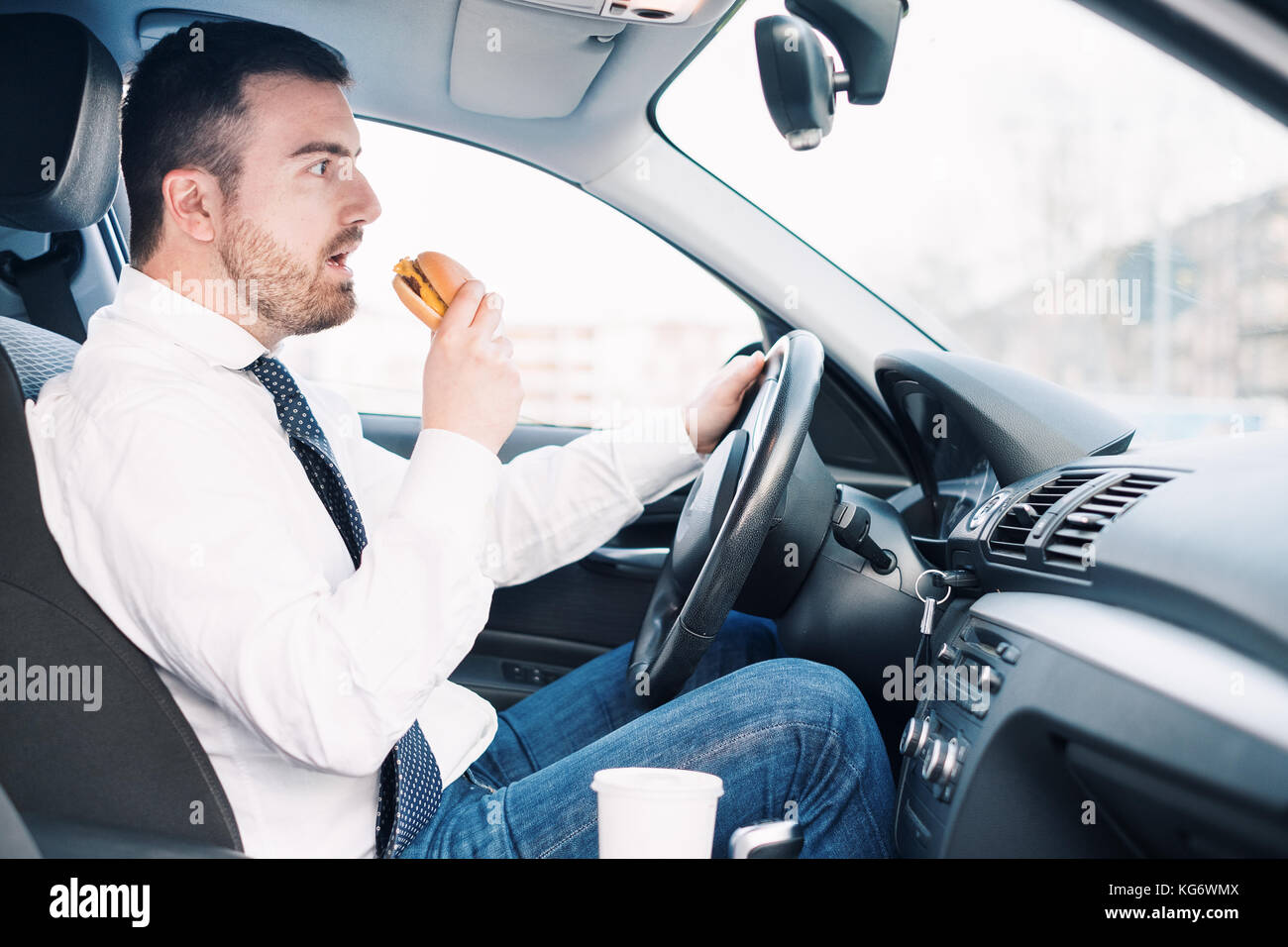 Eating in car hi-res stock photography and images - Alamy