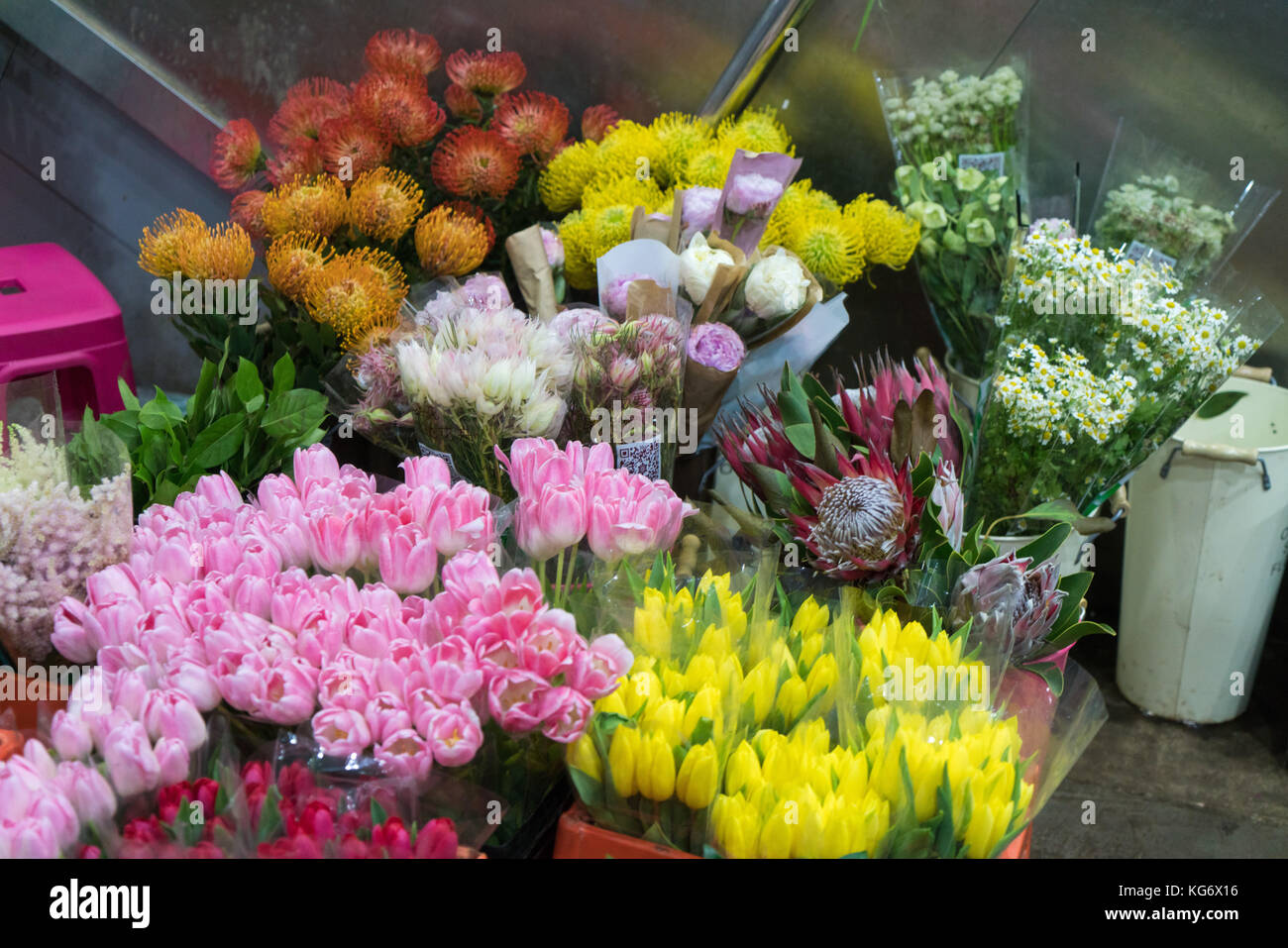 Dounan flower market in Kunming, Yunnan Province, China Stock Photo - Alamy