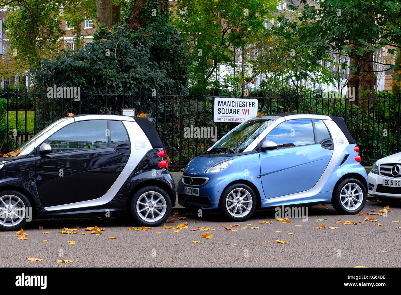 Smart Cars parked in Manchester Square London UK Stock Photo - Alamy