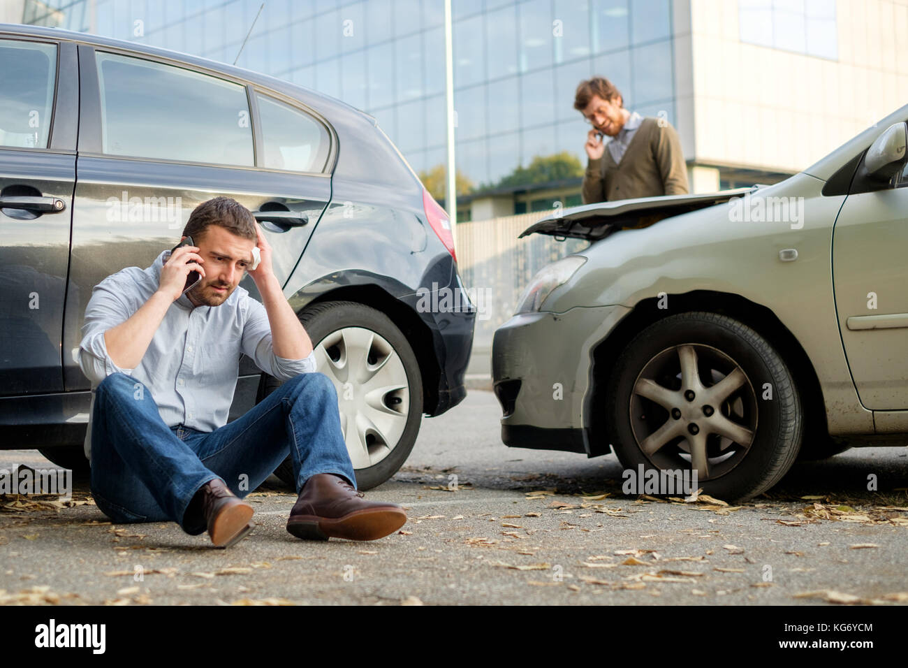 People help accident person hi-res stock photography and images - Alamy