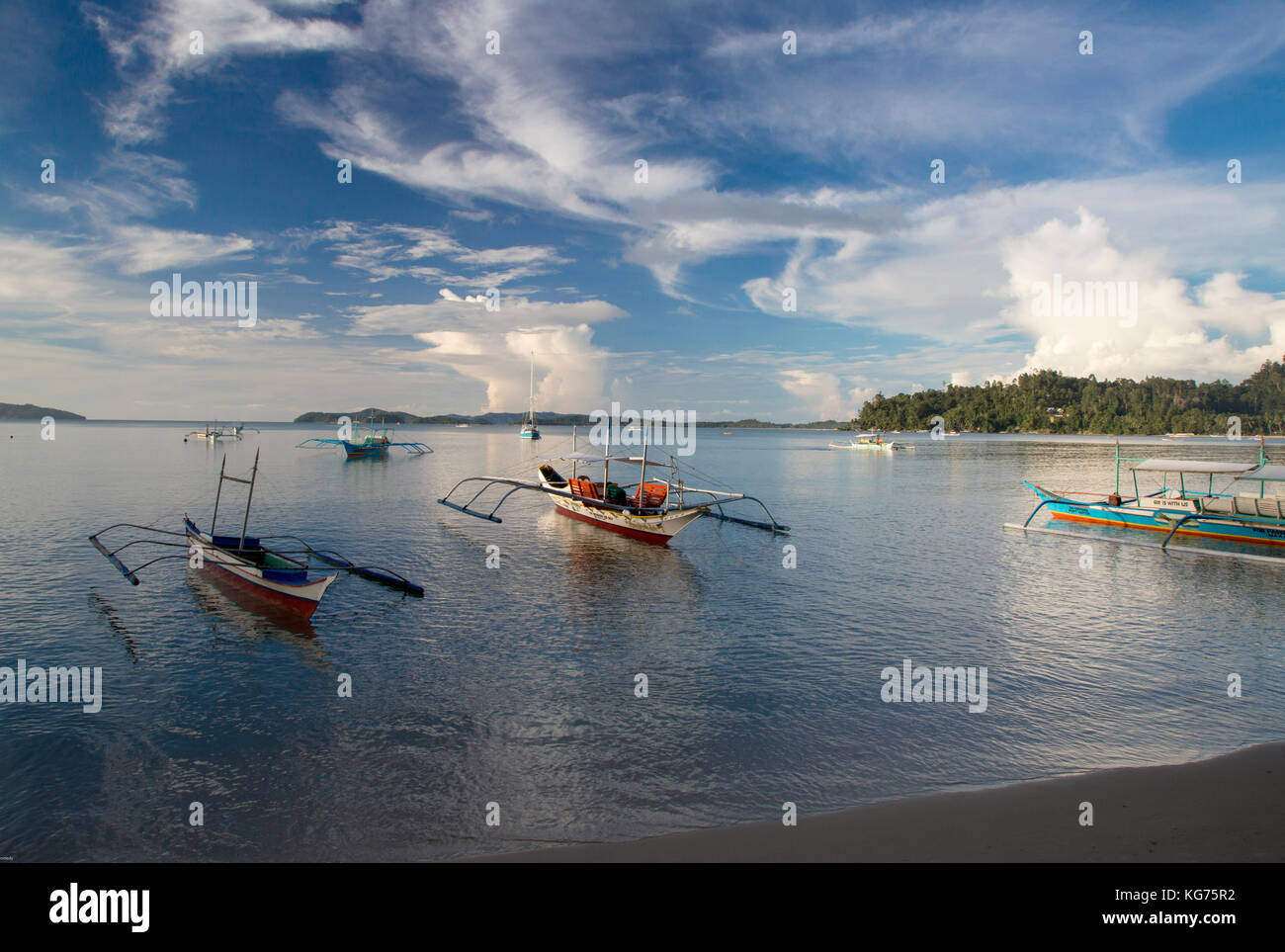 Port Barton beach with outrigger island hopping boats, Palawan ...