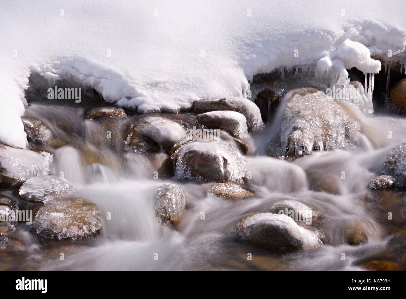 Iced river hi-res stock photography and images - Alamy