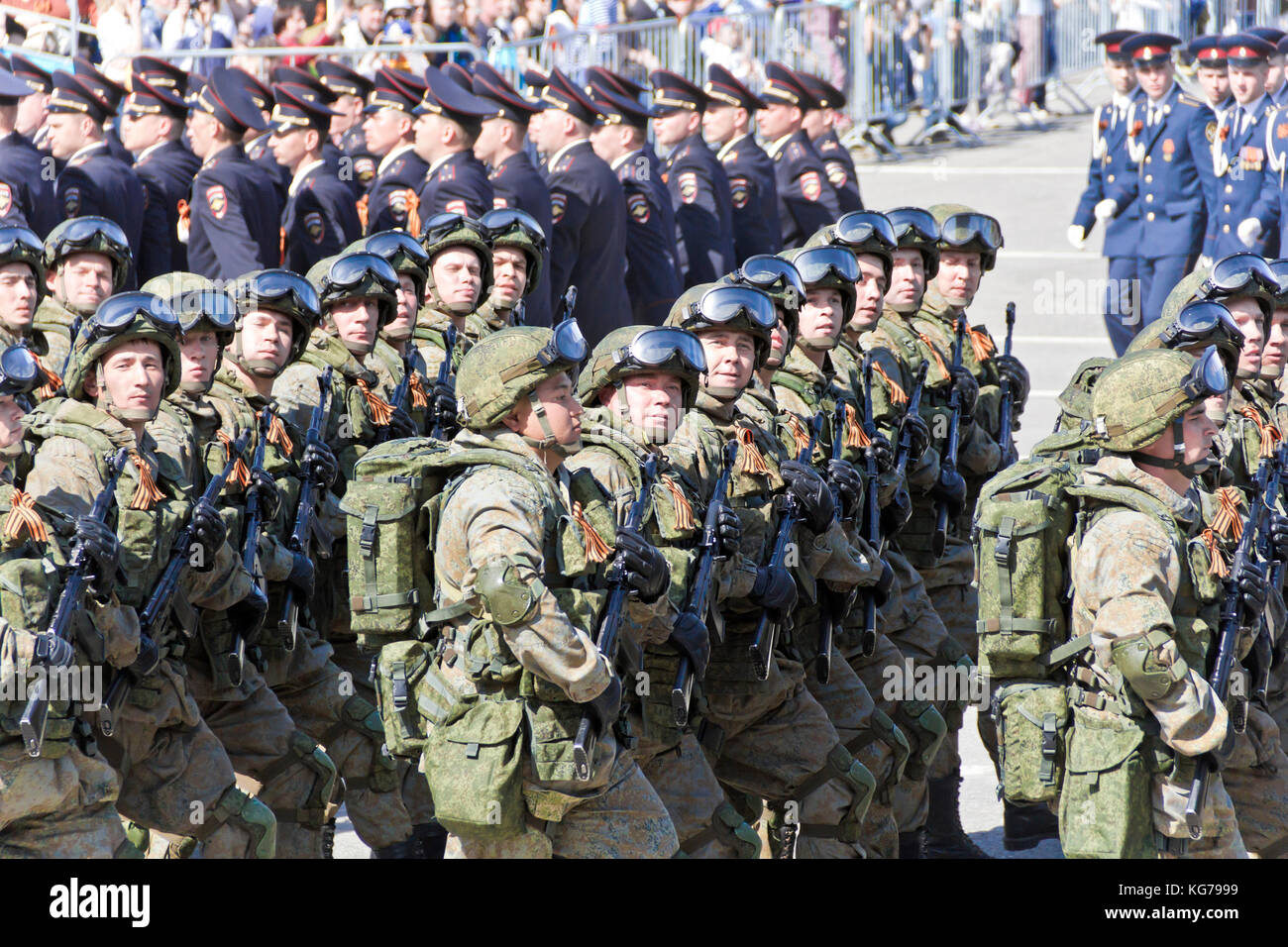 SAMARA, RUSSIA - MAY 9: Russian soldiers march at the parade on annual ...