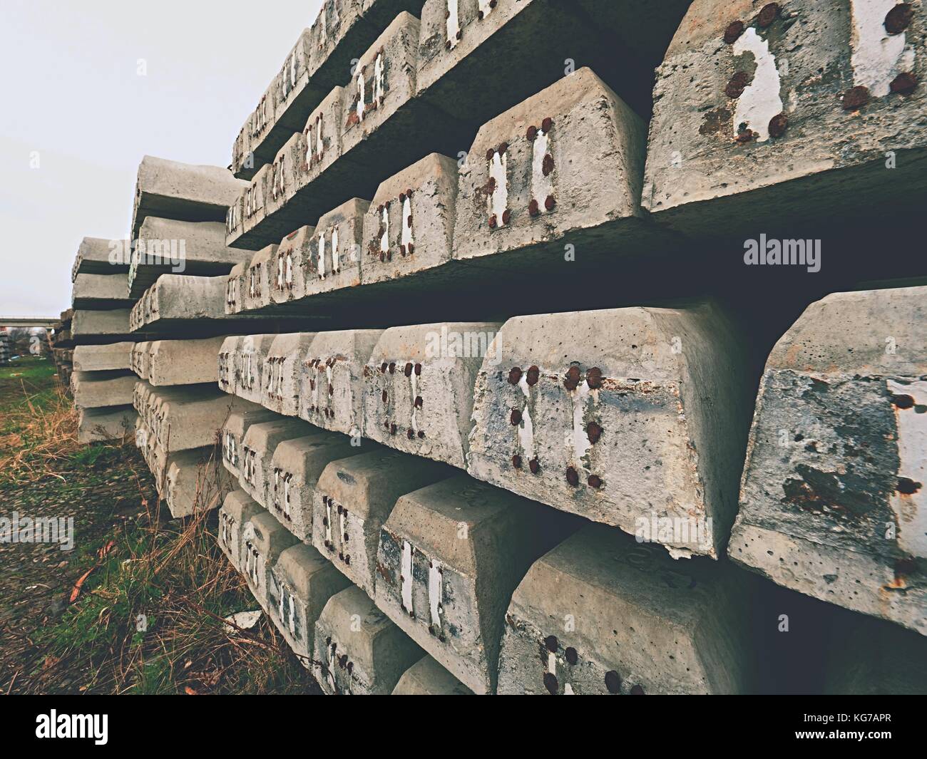 Sleepers production. Concrete casting and assembly. New concrete ...