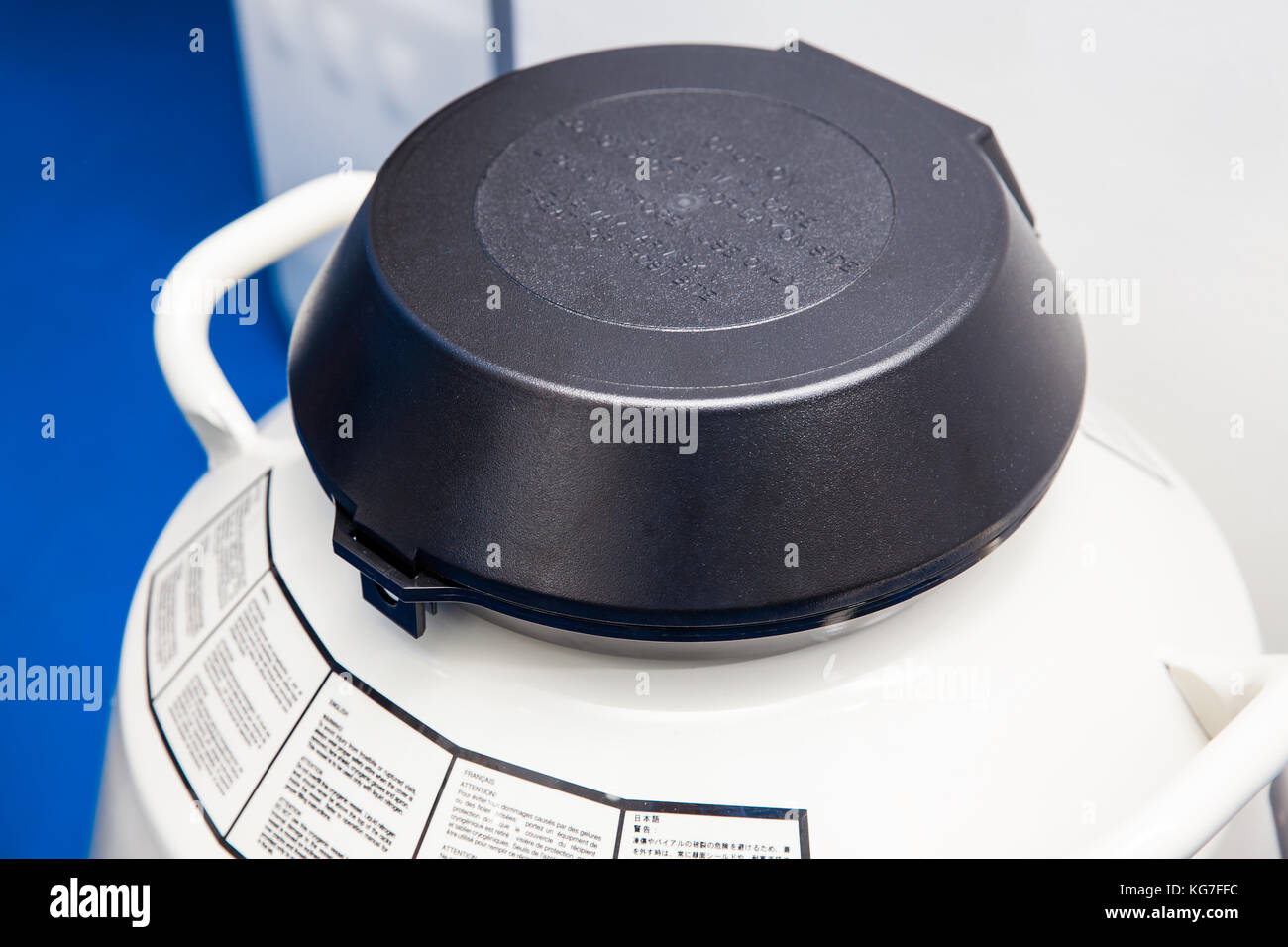 Liquid nitrogen cryogenic tank at life sciences laboratory Stock Photo ...