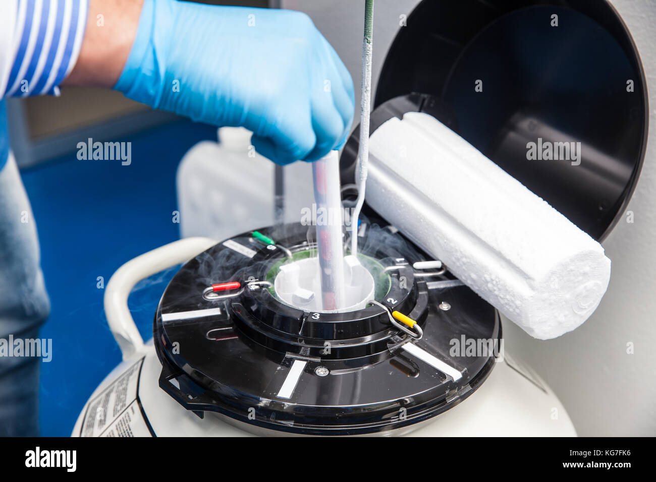 Liquid nitrogen tank hi-res stock photography and images - Alamy