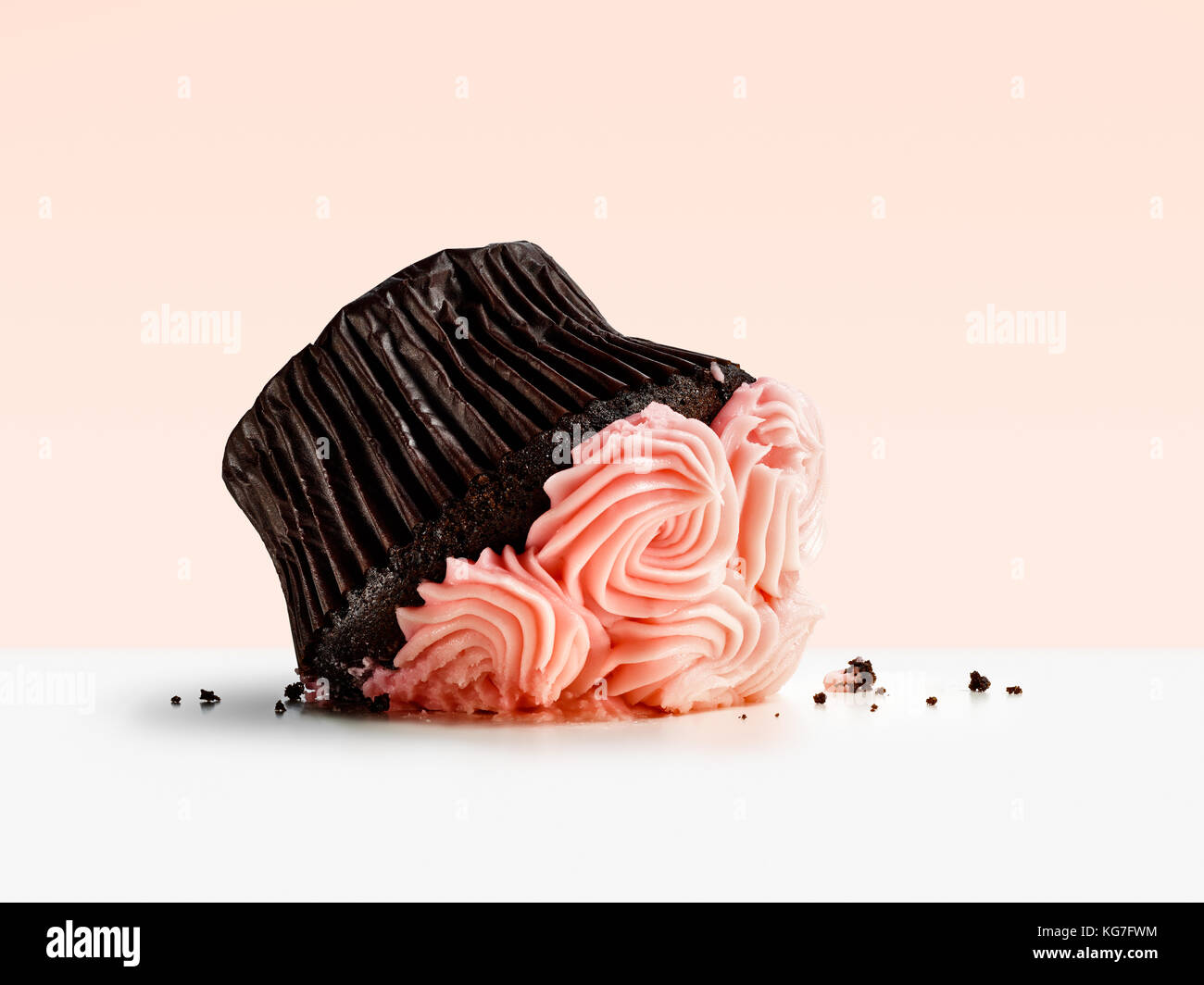 Dropped cake hi-res stock photography and images - Alamy
