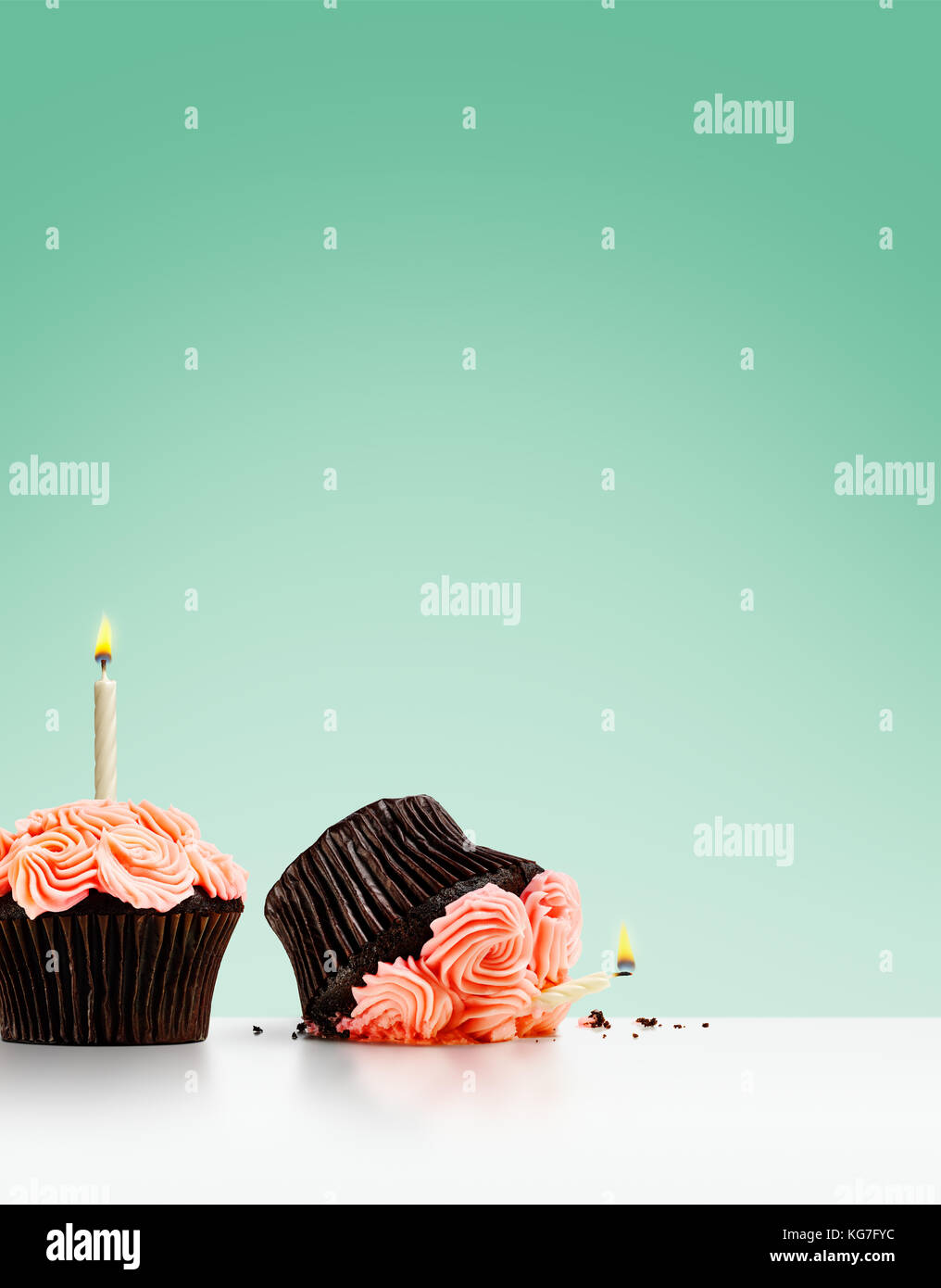 Dropped cake hi-res stock photography and images - Alamy