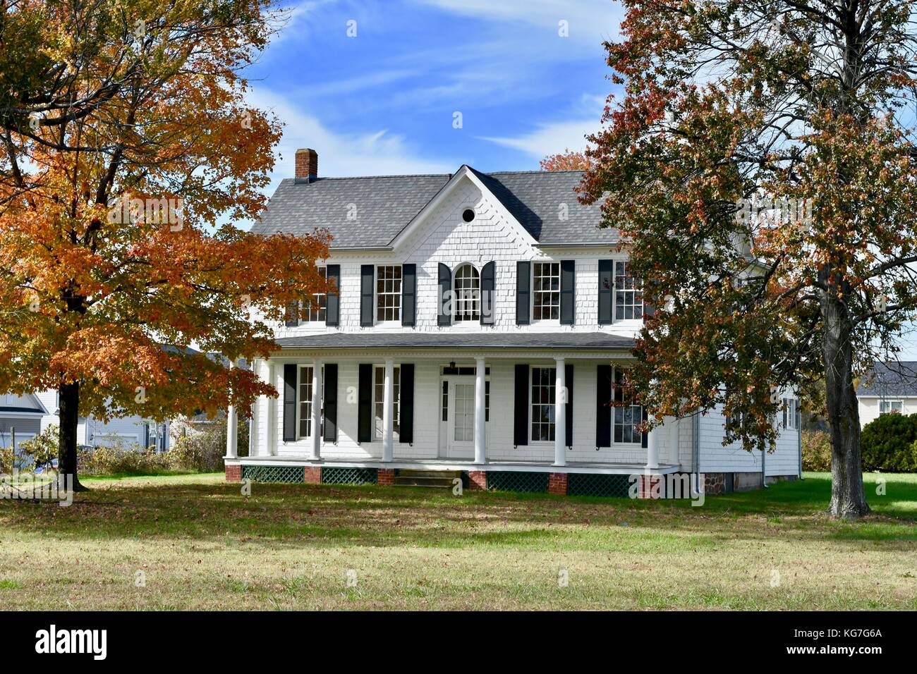 White farm house during fall Stock Photo - Alamy