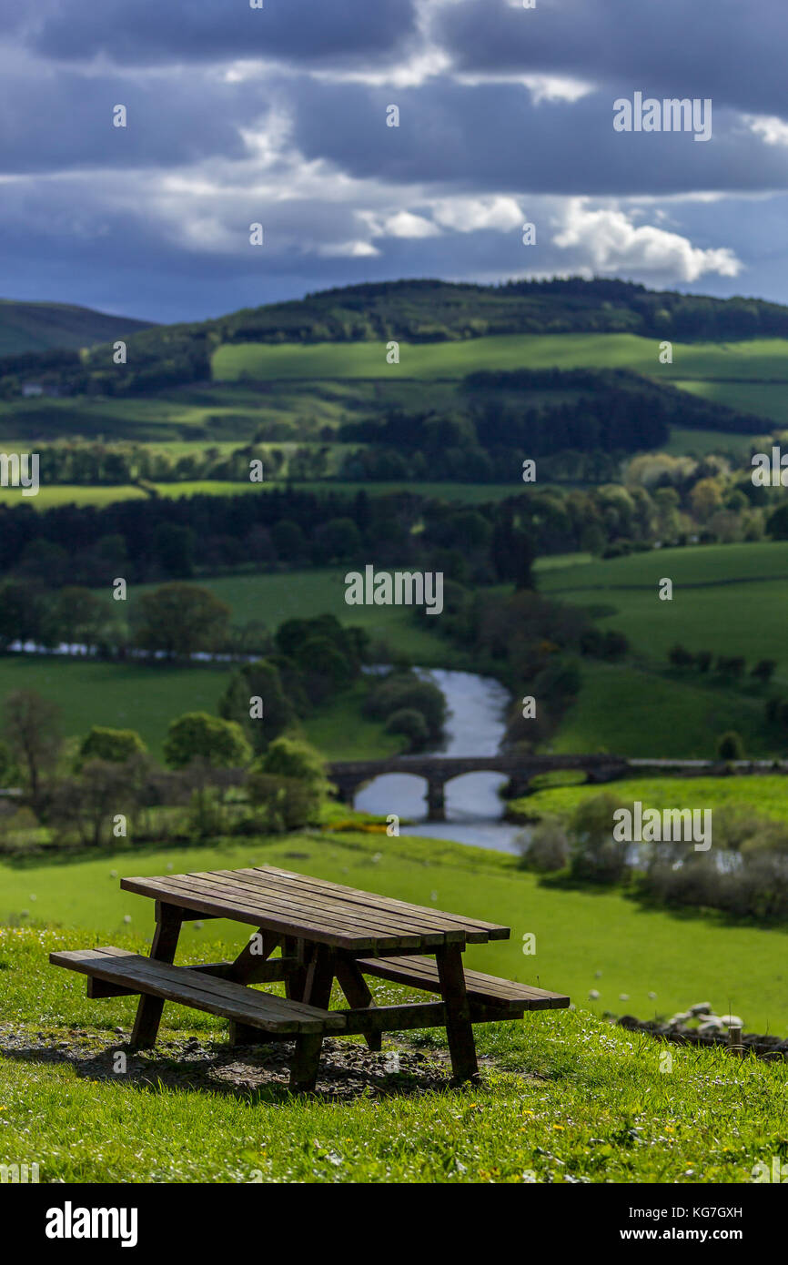 Manor Bridge crosses the River Tweed just outside the town of Peebles ...