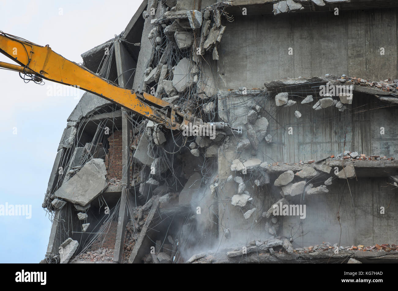 Building broken architecture hi-res stock photography and images - Alamy