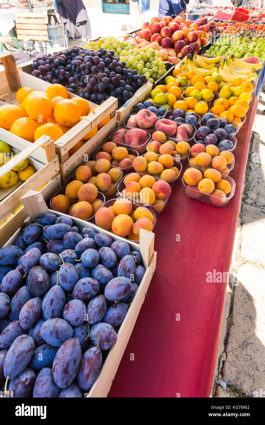 Market stall dubrovnik hi-res stock photography and images - Alamy