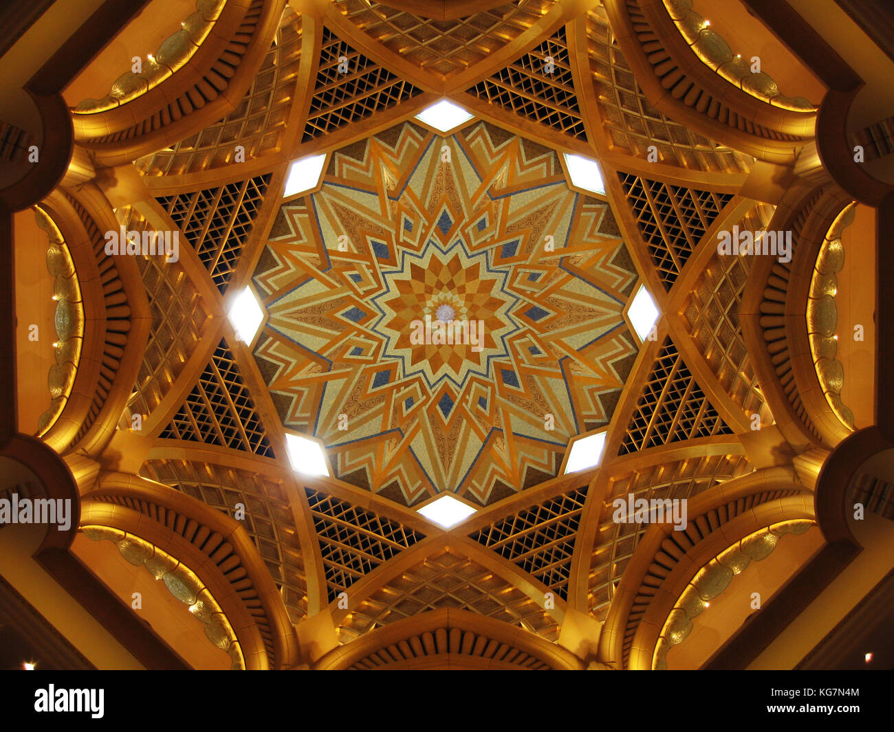 Ceiling emirates palace abu dhabi hi-res stock photography and images ...