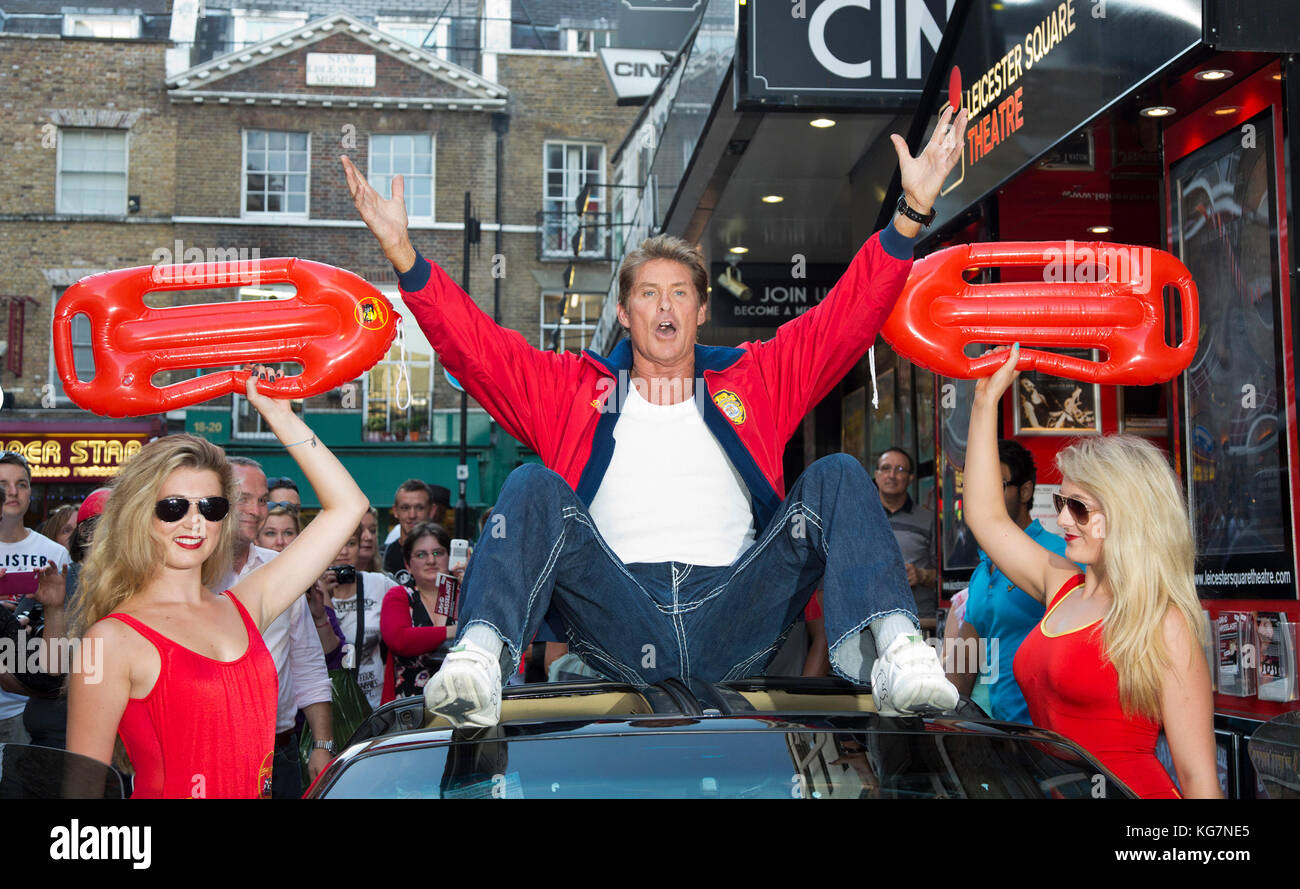 Photocall with U.S. American actor David Hasselhoff. Hasselhoff poses ...