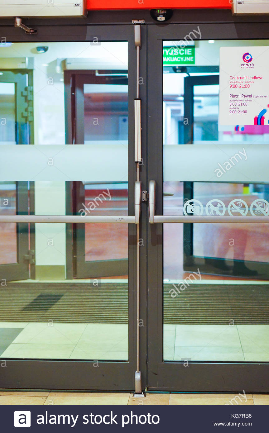 Mall Entrance Doors Stock Photos & Mall Entrance Doors Stock Images - Alamy