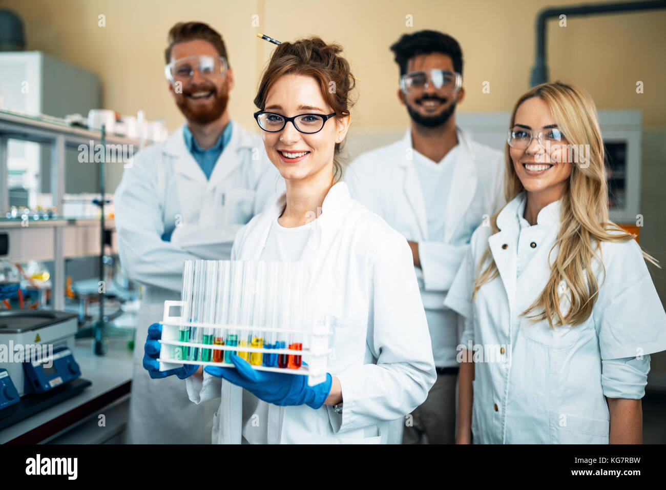 Group of scientists women hi-res stock photography and images - Alamy