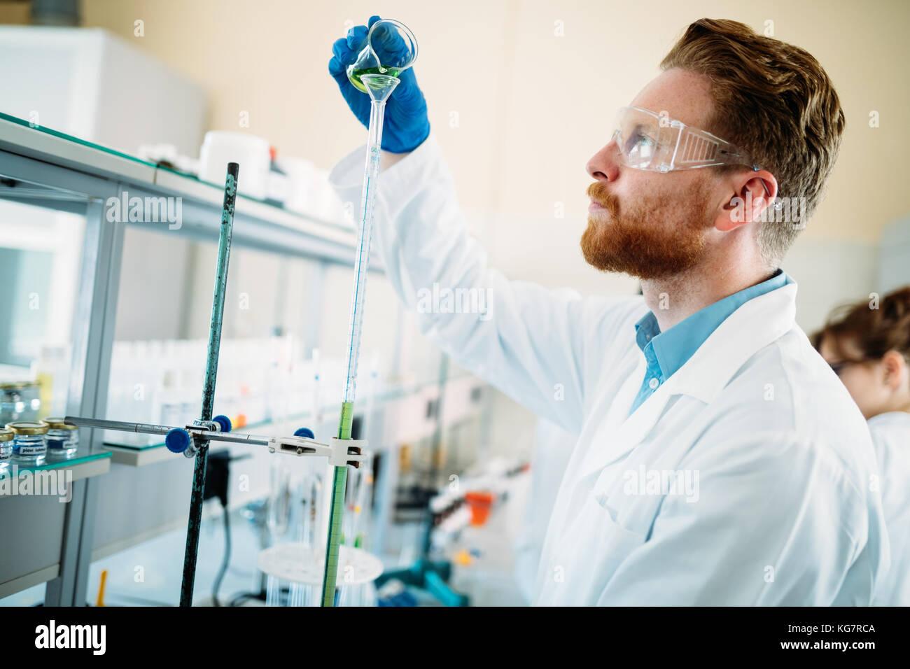 Lab technician chemistry hi-res stock photography and images - Alamy