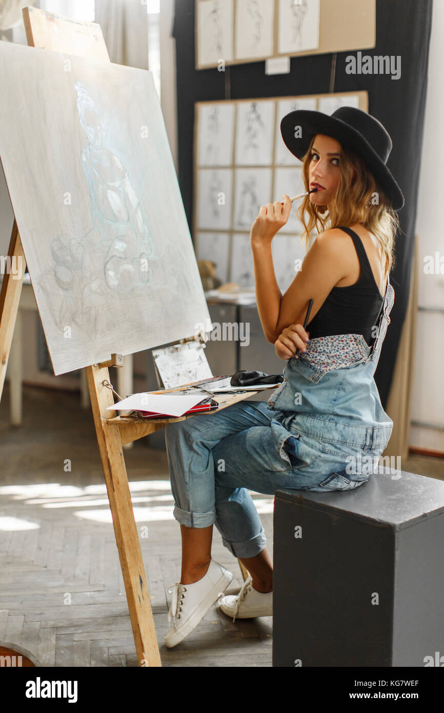Artist's Drawing Process in the Studio Stock Photo - Alamy