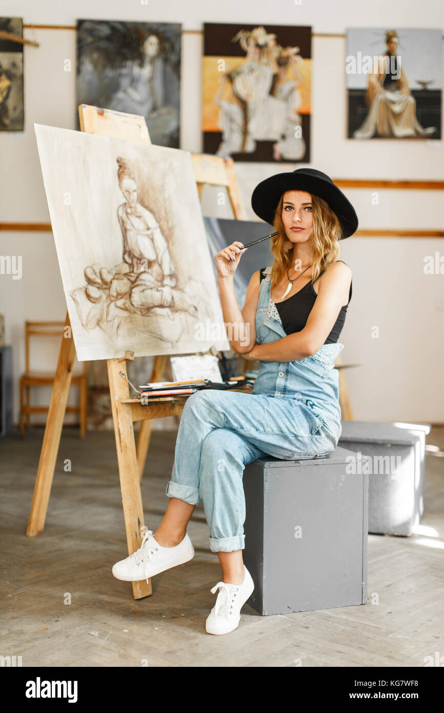 Artist's Drawing Process in the Studio Stock Photo - Alamy