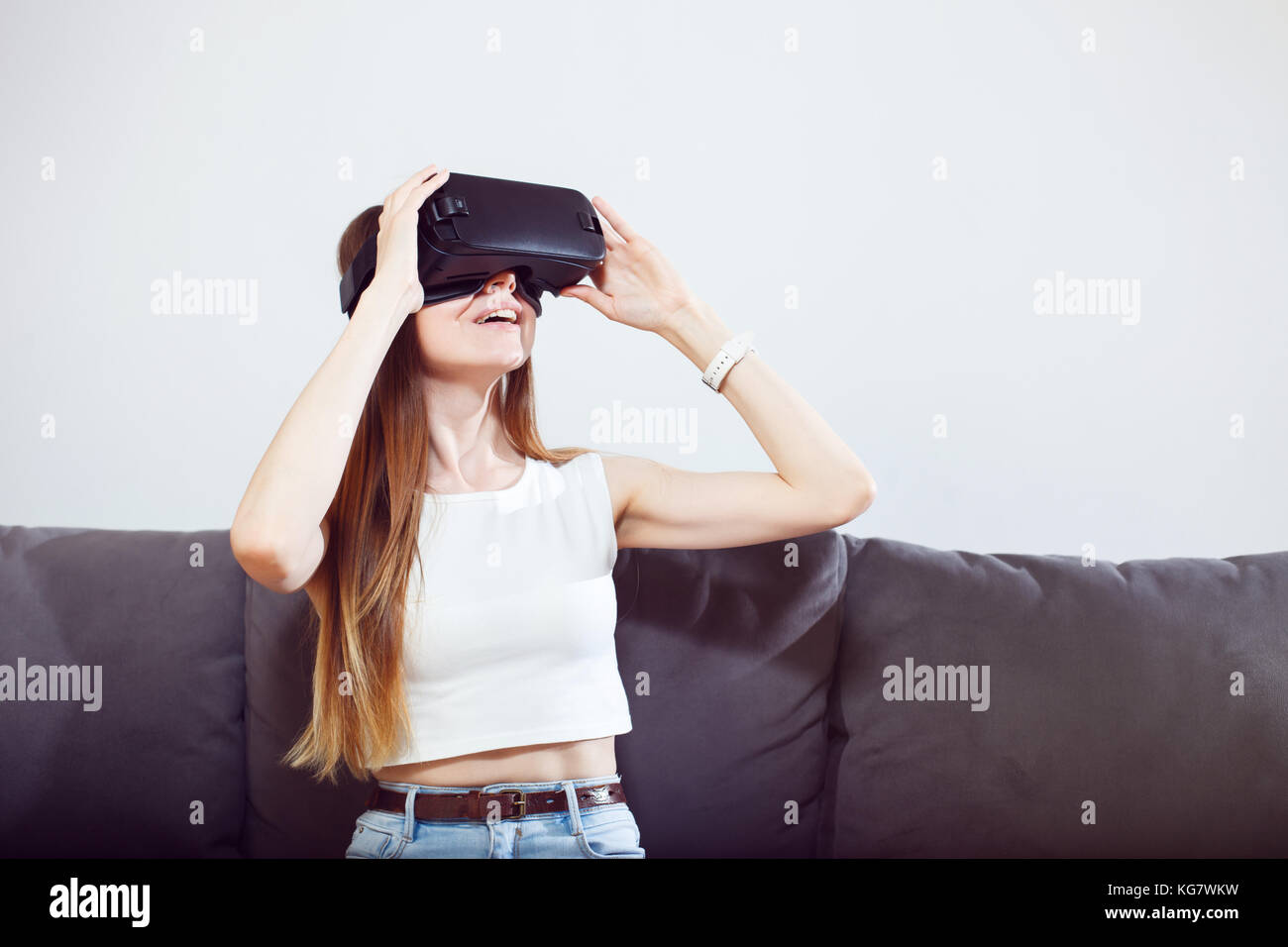 Girl Use VR Headset Stock Photo - Alamy Girl Use VR Headset Stock Photo - Alamy