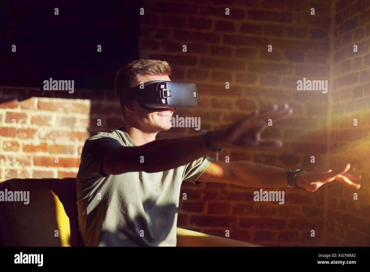 Man Use VR Set Stock Photo - Alamy
