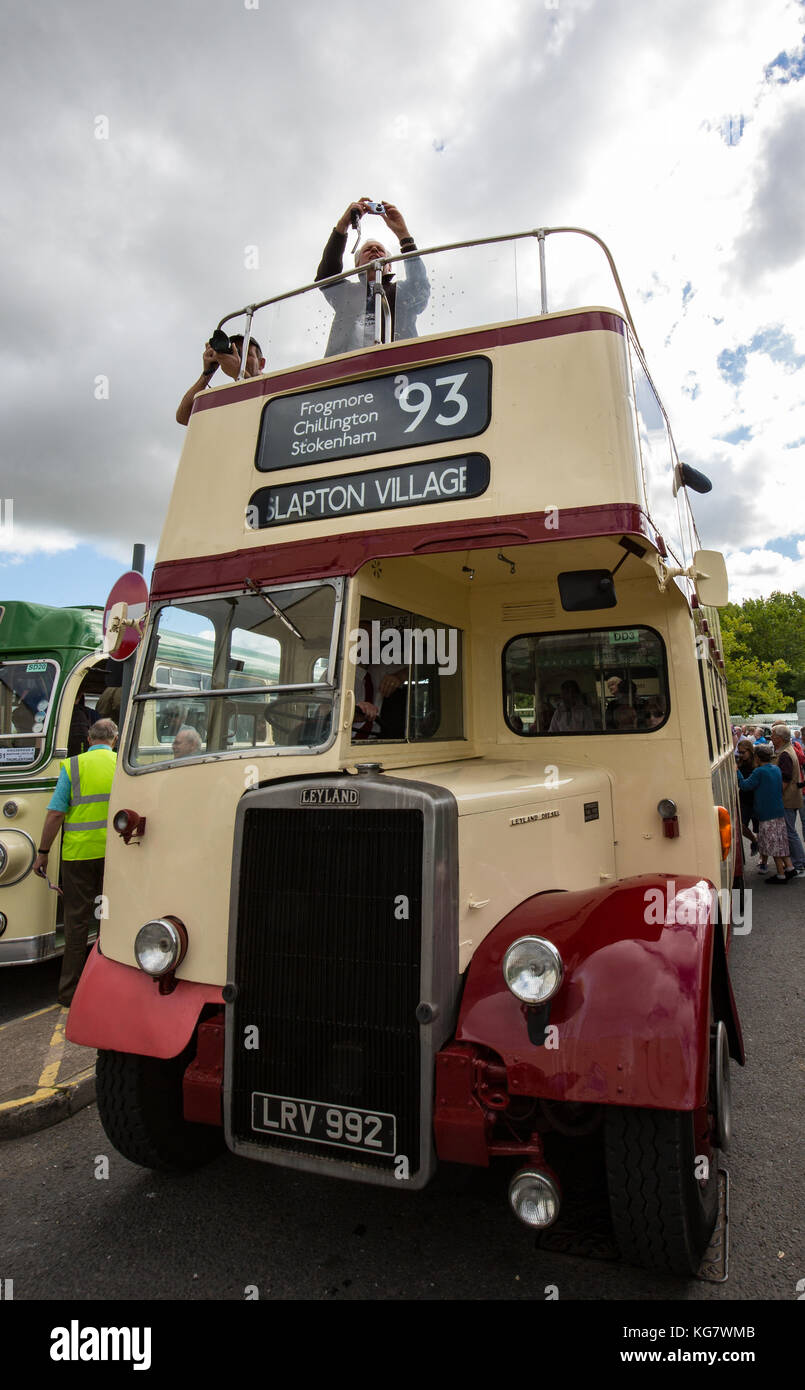 Old vintage bus hi-res stock photography and images - Alamy
