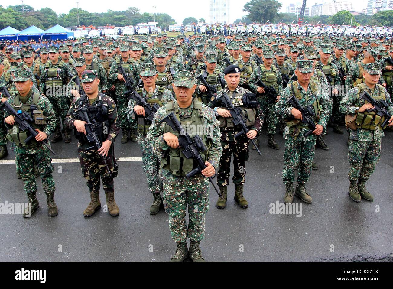Manila City, Philippines, 5th November, 2017. The security, rescue and ...