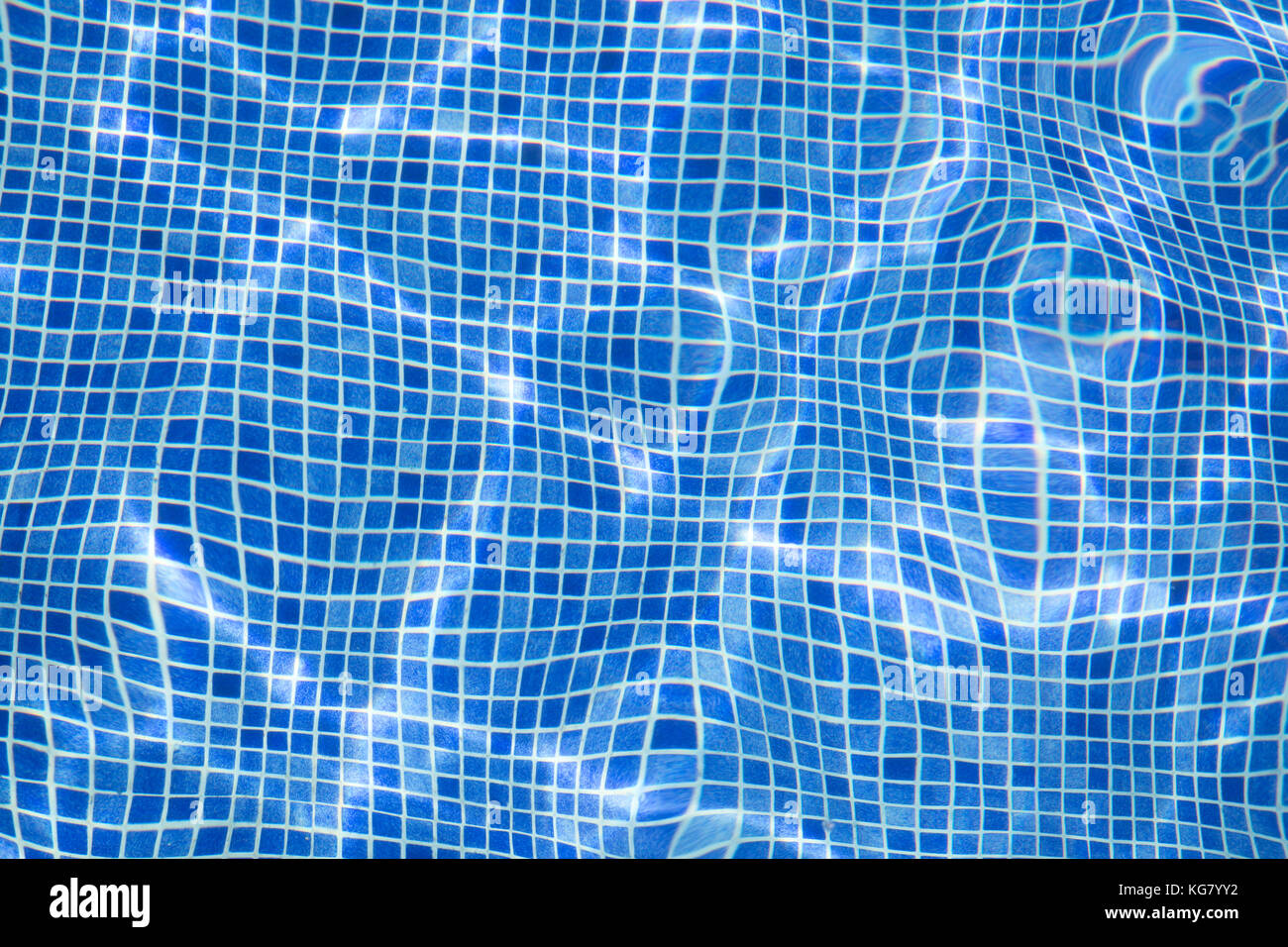 beautiful clear pool water reflecting in the sun Stock Photo - Alamy